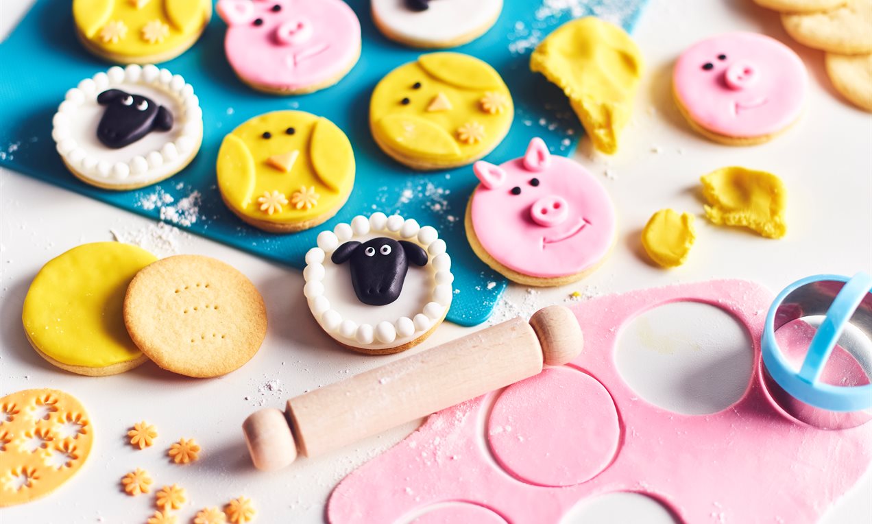 How to Use Food Colouring in Baking | Dr. Oetker