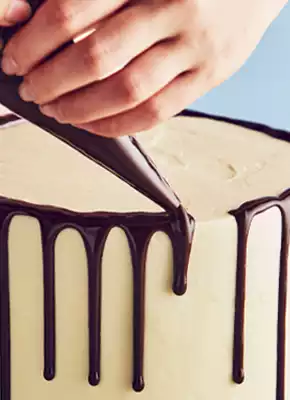 How to Create the Perfect Chocolate Drip | Dr. Oetker