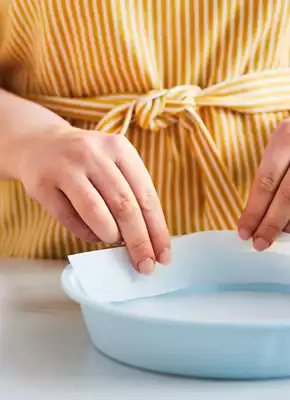 How to Line and Grease a Cake Tin | Dr. Oetker